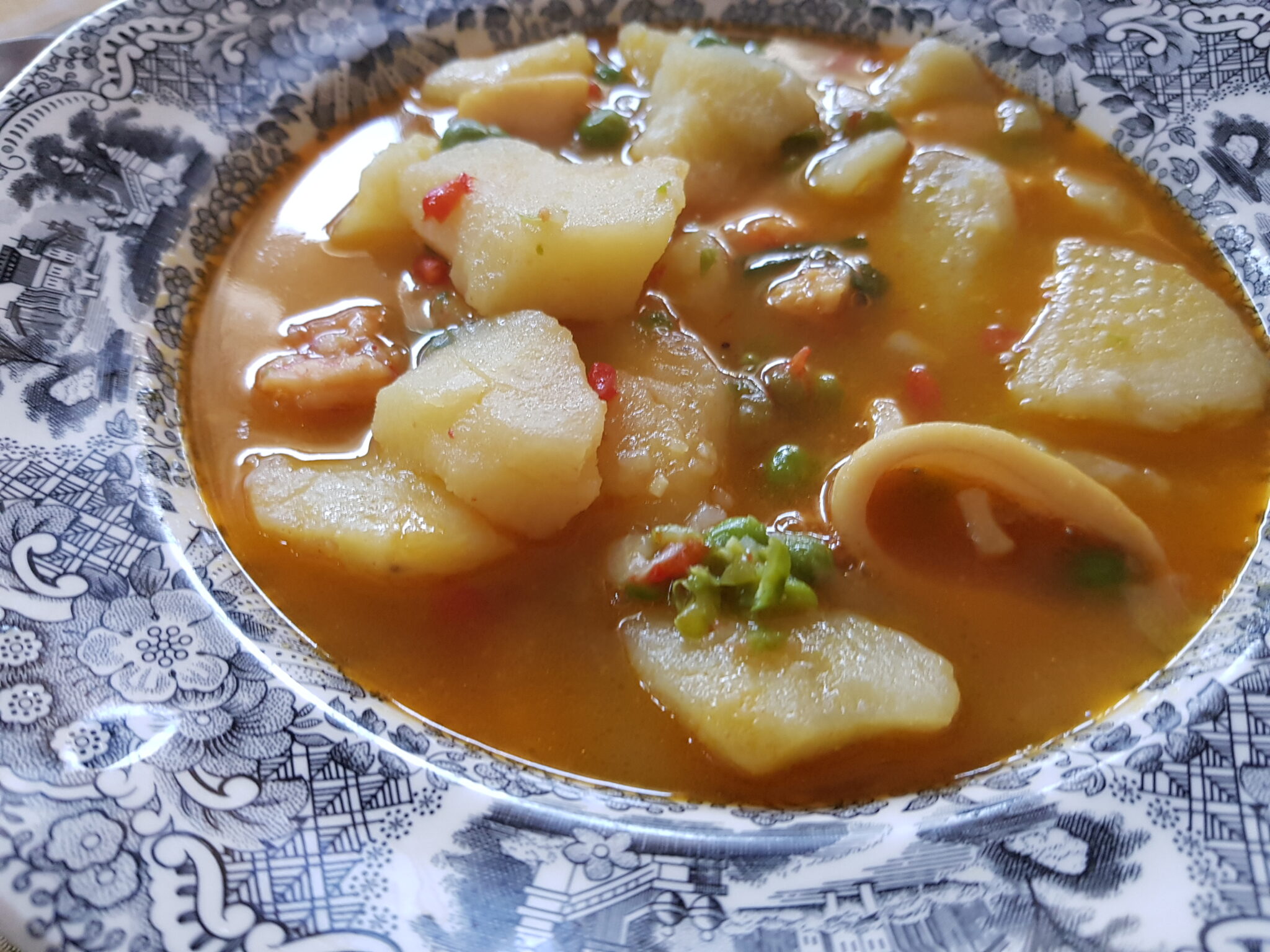 Guiso de calamar – La Despensa de Pluma Roja